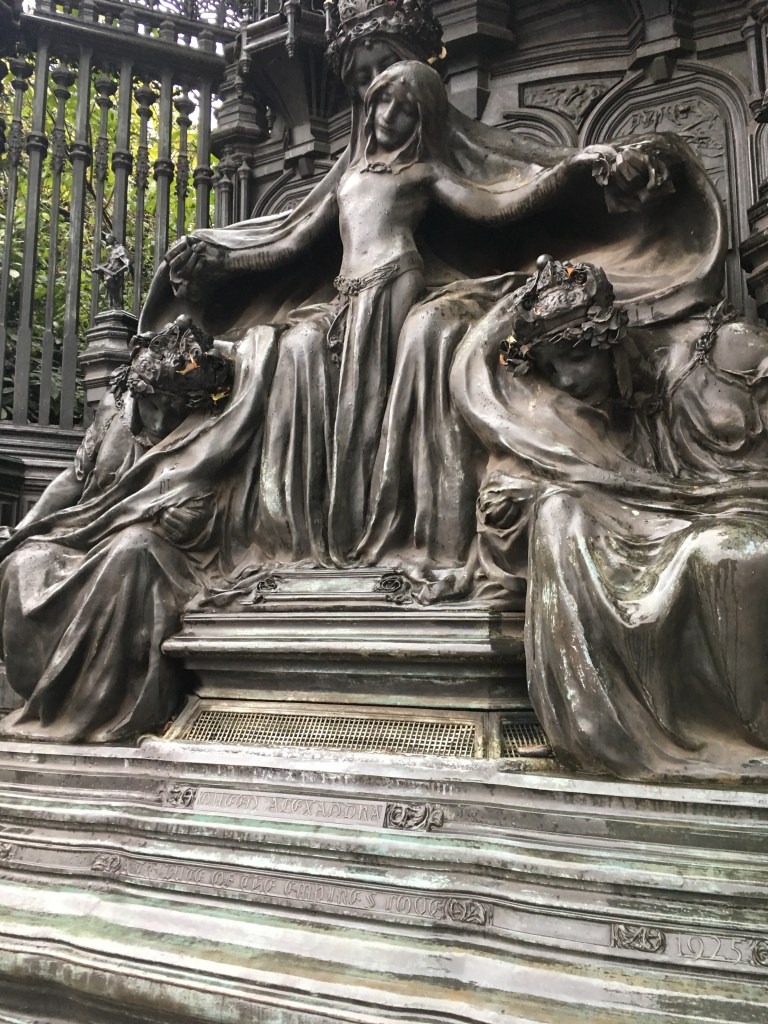 Queen Alexandra Memorial and the Mall – From one Heart to Another