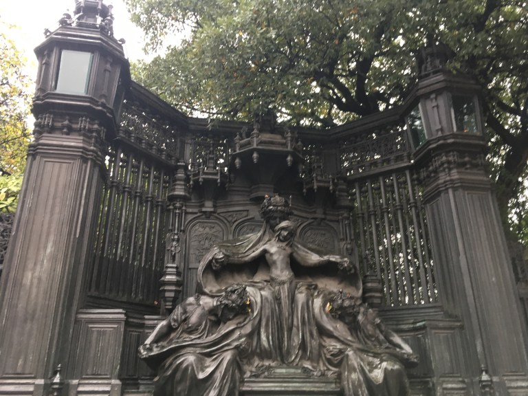 Queen Alexandra Memorial and the Mall – From one Heart to Another